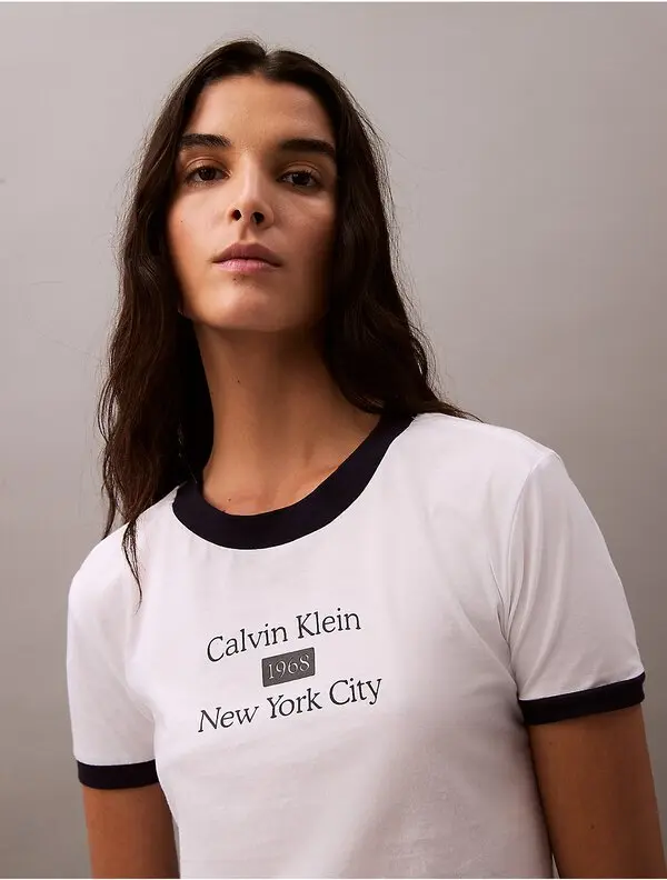 Calvin Klein Logo Graphic Cropped T-shirt - Brilliant White / Baritone Blue