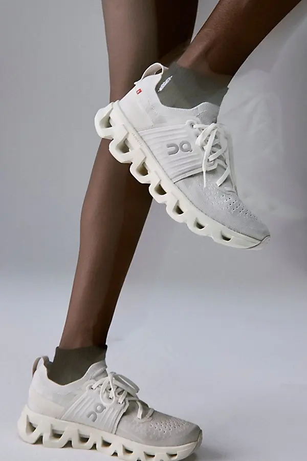 On Cloudswift 4 Sneakers - Wolf/sand