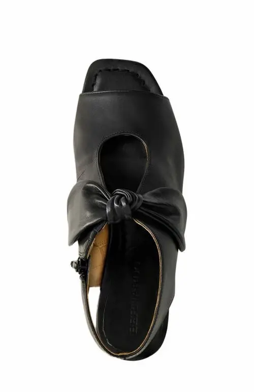 Bernardo Lizzie Sandal - Black