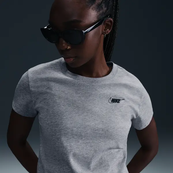 Nike Sportswear Club Cropped Graphic T-shirt - Grey