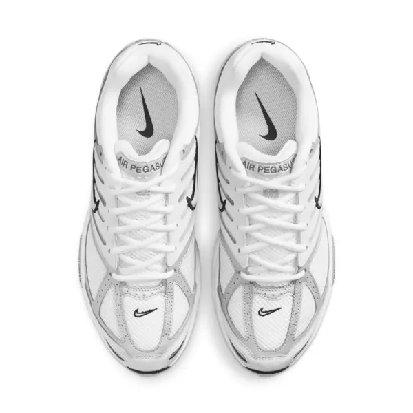 Nike Pegasus 2005 Athletic Sneakers