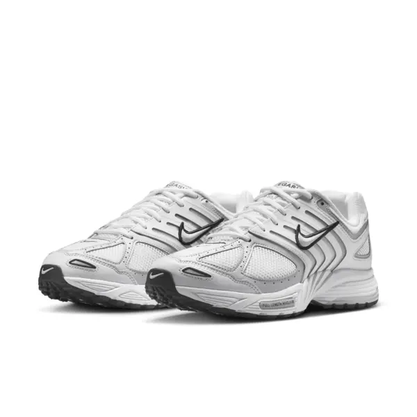 Nike Pegasus 2005 Athletic Sneakers