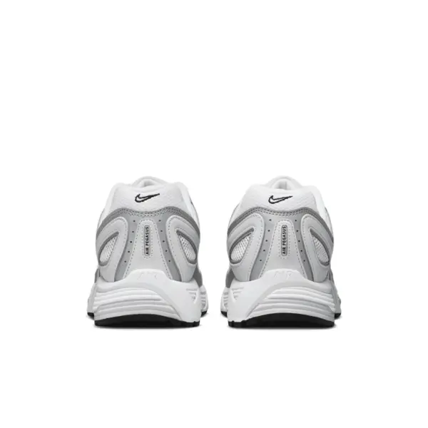 Nike Pegasus 2005 Athletic Sneakers