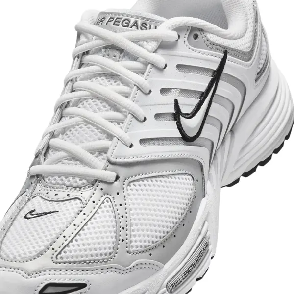 Nike Pegasus 2005 Athletic Sneakers