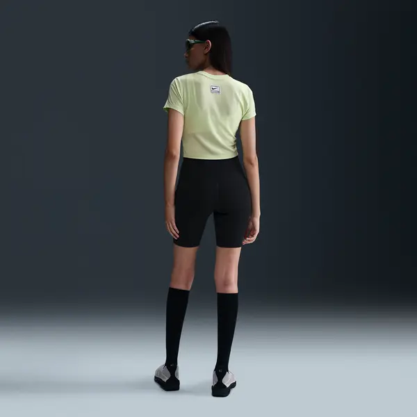 Nike Sportswear Slim Cropped T-shirt