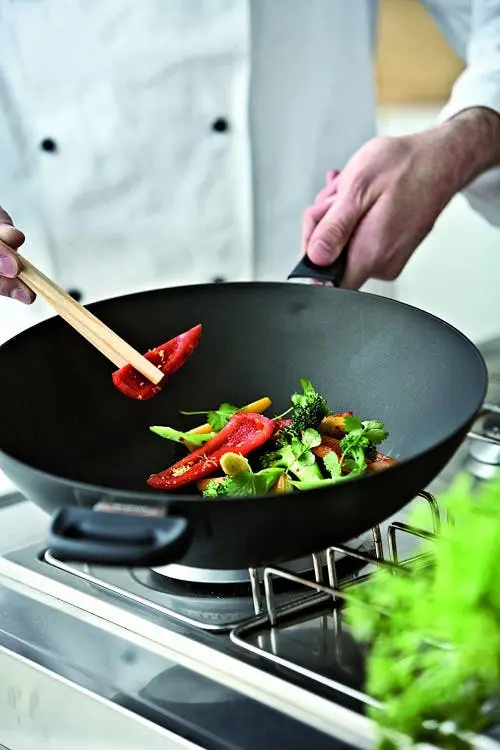 SCANPAN Classic 12.5 Inch Wok - Black