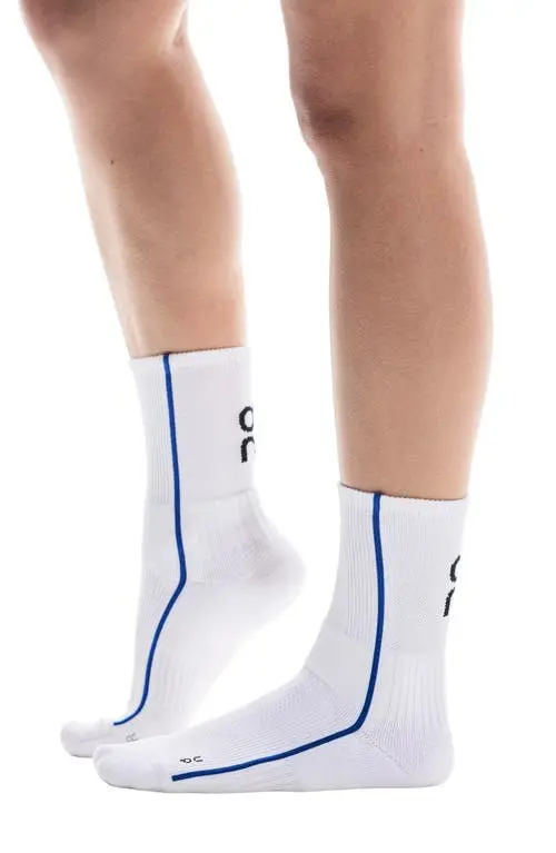 On Court Crew Socks - White/indigo
