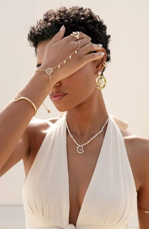 Ettika Aura Freshwater Pearl Hand Chain - Gold