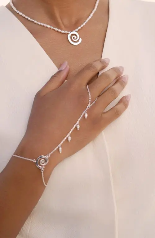 Ettika Aura Freshwater Pearl Hand Chain - Silver