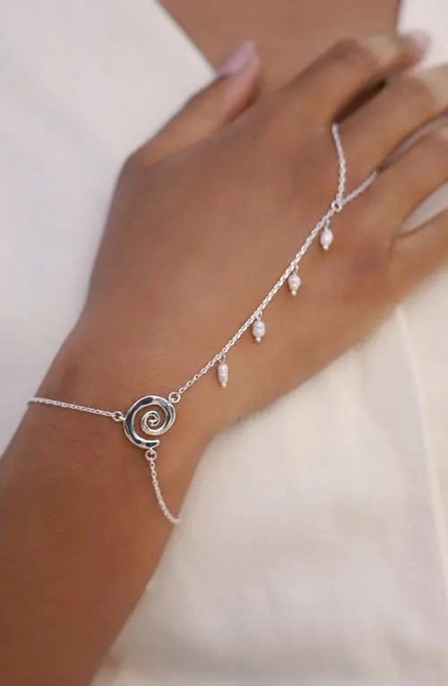 Ettika Aura Freshwater Pearl Hand Chain - Silver
