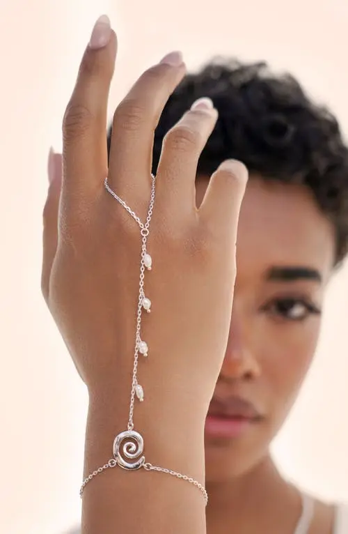 Ettika Aura Freshwater Pearl Hand Chain - Silver