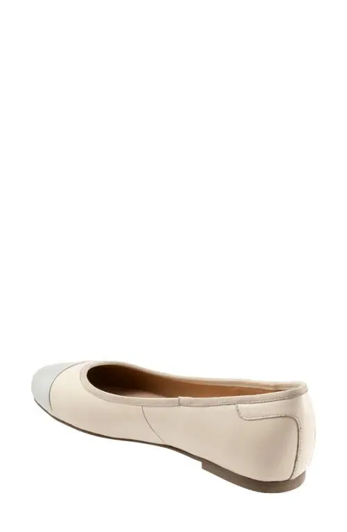 Trotters Clara Cap Toe Flat - Ivory/ Silver