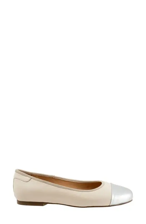 Trotters Clara Cap Toe Flat - Ivory/ Silver