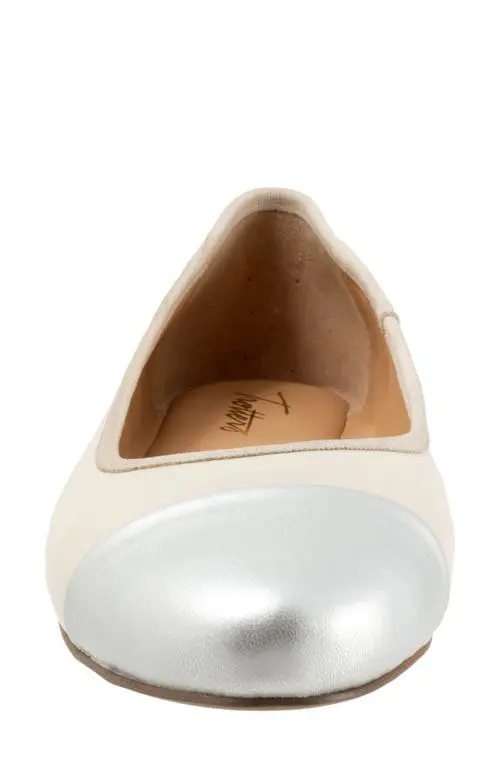 Trotters Clara Cap Toe Flat - Ivory/ Silver