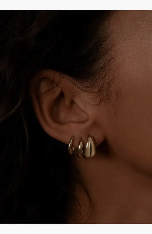 KINN Classic Huggie Earrings - Single