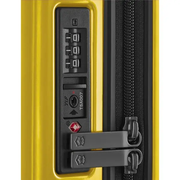 VICTORINOX Airox Medium Polycarbonate Suitcase