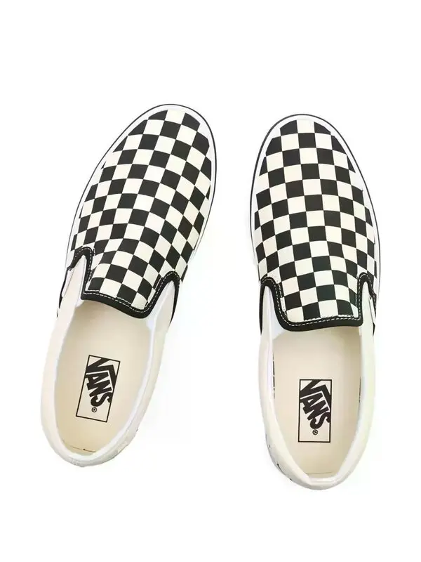 VANS Classic Slip-on Sneakers - Black