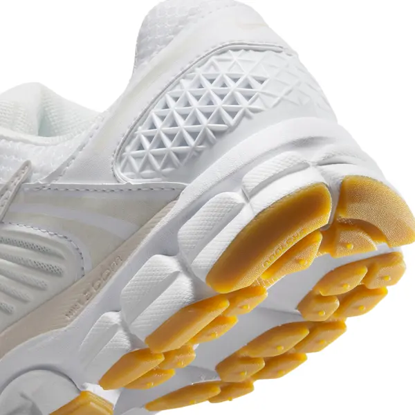 Nike Zoom Vomero Sneakers