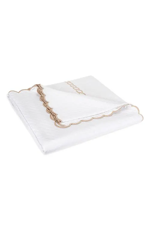 MATOUK Classic Chain Scallop Matelassé Coverlet - Dune