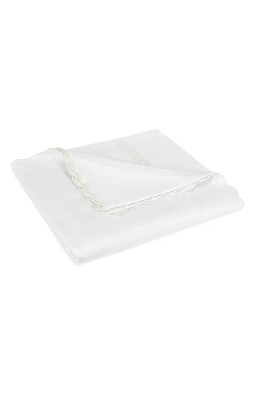 MATOUK Classic Chain Scallop Matelassé Coverlet - White