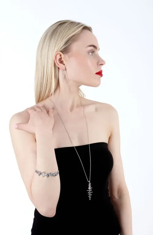 LUCY QUARTERMAINE Shard Pendant Necklace