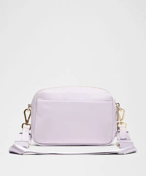 Lululemon Everywhere Crossbody Bag 2l - Faint Lavender/gold
