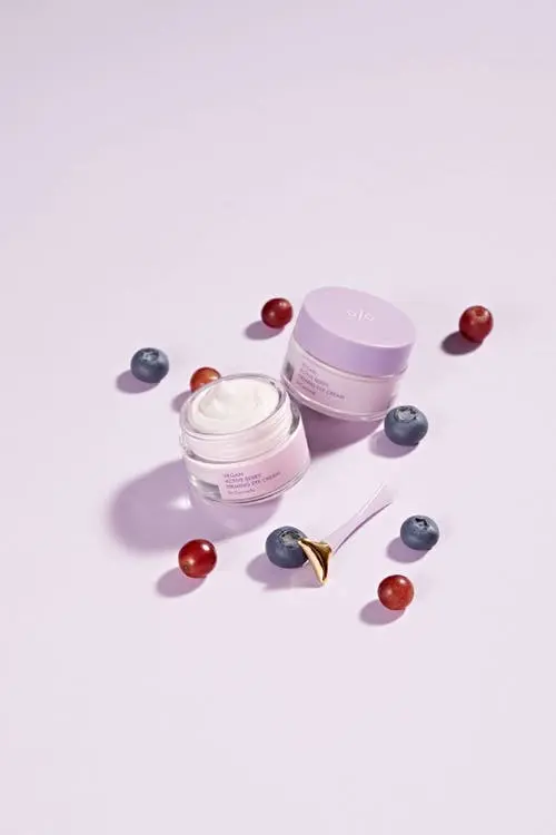 DR. CEURACLE Vegan Active Berry Firming Eye Cream