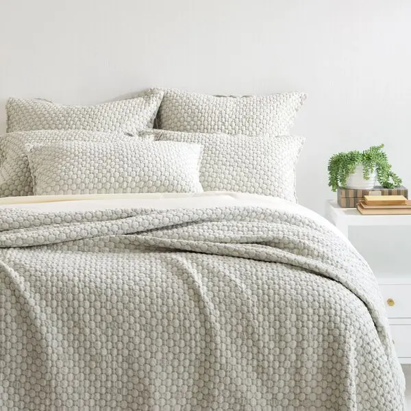 ANNIE SELKE Lodi Matelasse Coverlet, King