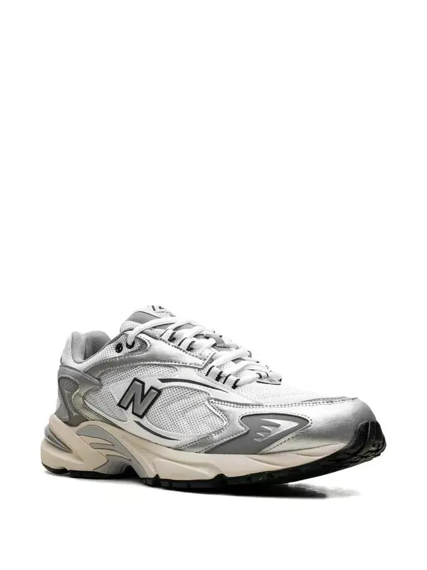 NEW BALANCE 725v1 Metallic Sneakers - Silver