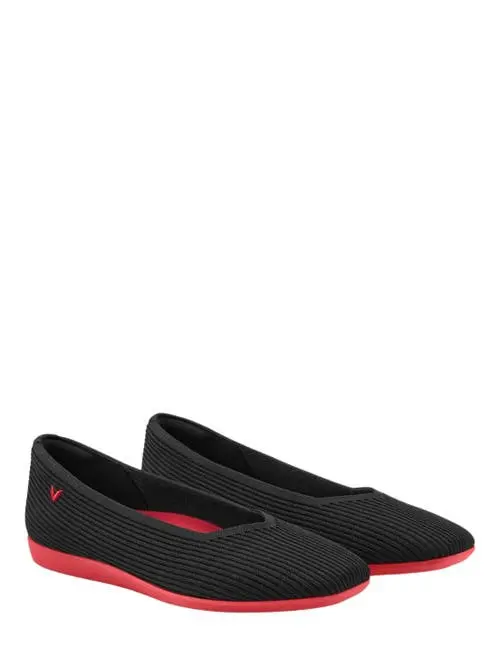 Vivaia Margot Lightweight Square-toe V-cut Flats