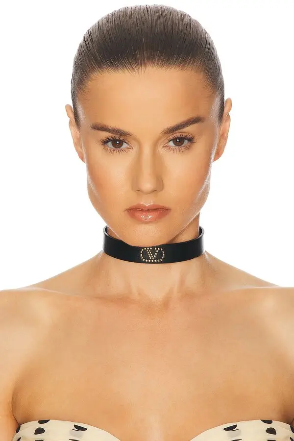 Valentino Garavani Signature V Logo Choker - Nero | Editorialist