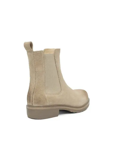 CELTIC & CO. Essential Chelsea Ankle Boot