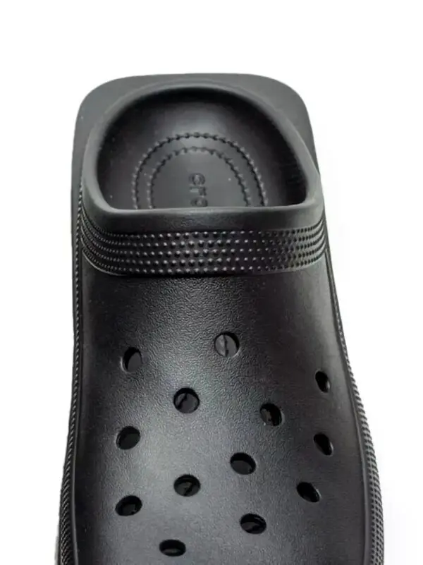 CROCS Classic Blunt Clogs