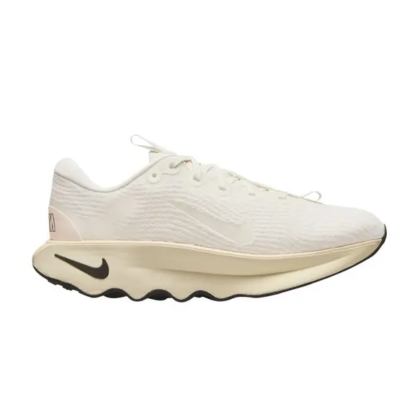 Nike Motiva Sneakers - Cream