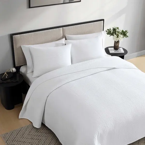 Vera Wang Cotton Voile 3 Piece Quilt Set, Queen