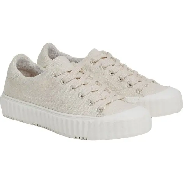 CELTIC & CO. Lace Up Canvas Low Top Sneakers