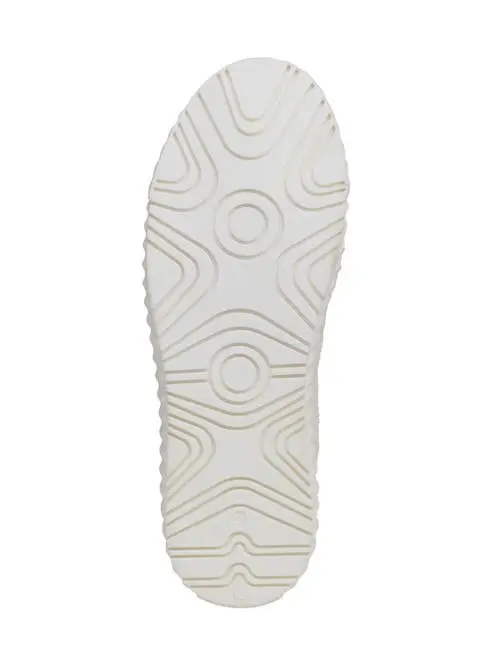 CELTIC & CO. Lace Up Canvas Low Top Sneakers