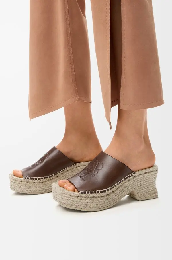 Loewe Petal Espadrille Platform Slides - Brown