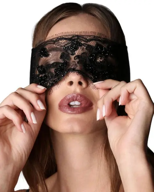 Kiki De Montparnasse Lace Beaded Blindfold