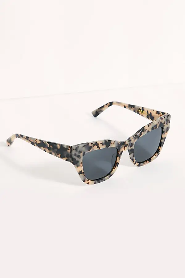 Free People Decker Polarized Square Sunglasses - Snow Tort