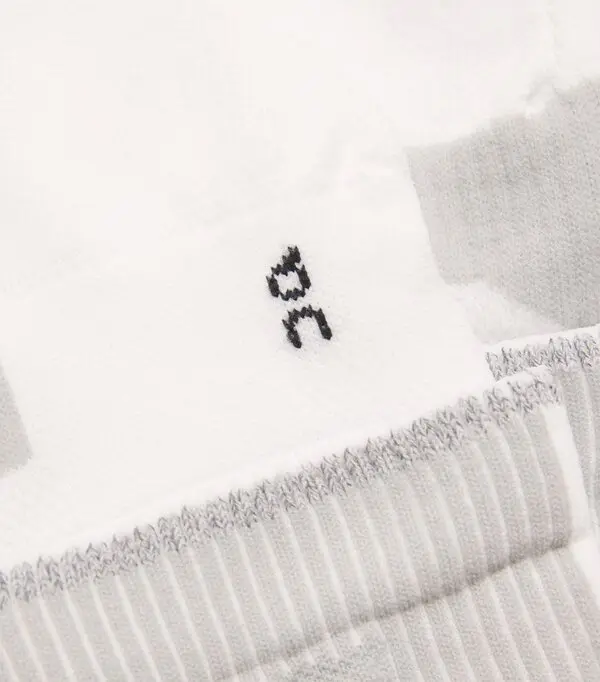 On Performance Run Mid Socks
