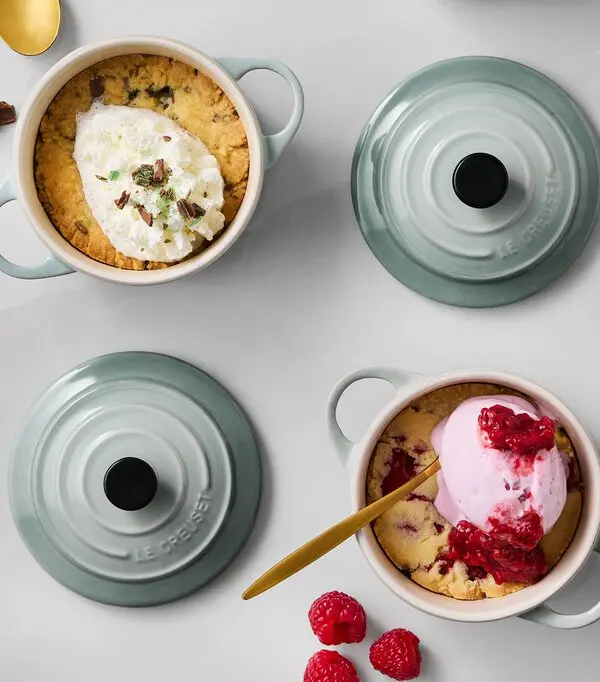 LE CREUSET Petite Stoneware Round Casserole Dish