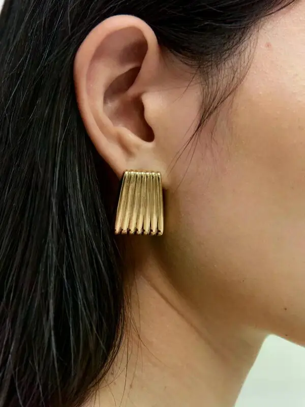 HEAVEN MAYHEM Ribbed Stud Earrings - Gold