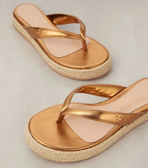GIANVITO ROSSI Metallic Leather Thong Sandals