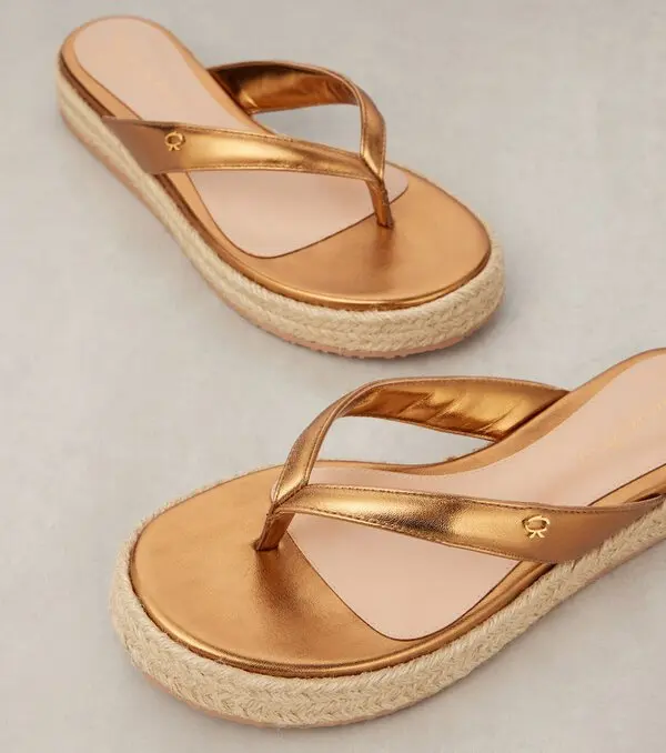 GIANVITO ROSSI Metallic Leather Thong Sandals