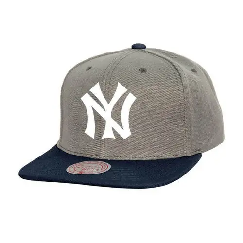 Mitchell & Ness New York Yankees Cooperstown Collection Basic Flip Snapback Hat