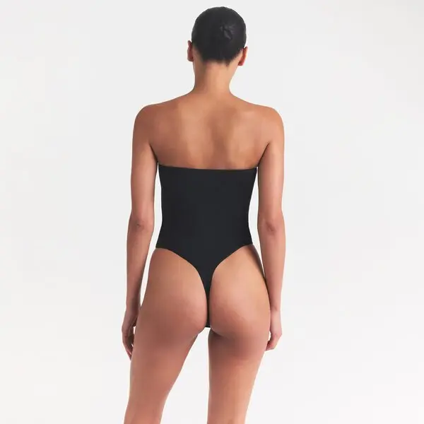 SKIMS Strapless Bodysuit