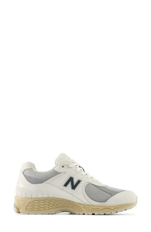 NEW BALANCE Gender Inclusive 2002r Sneaker - Linen/raincloud
