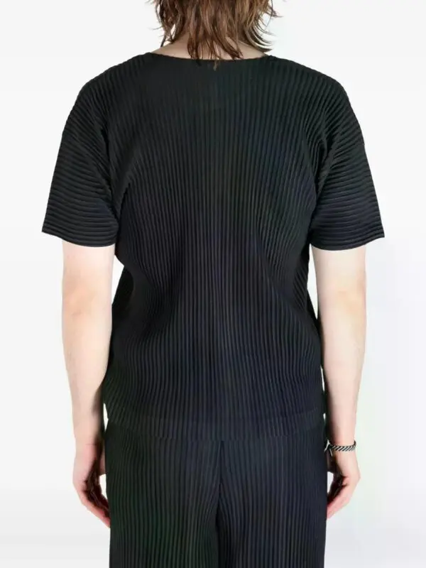 Issey Miyake Plissé-effect T-shirt - Black