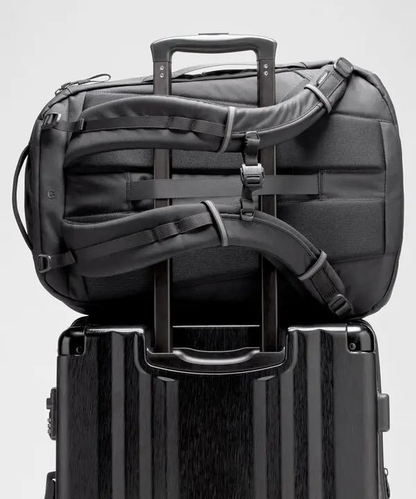 Lululemon Triple Zip Backpack 28l - Black/graphite Grey